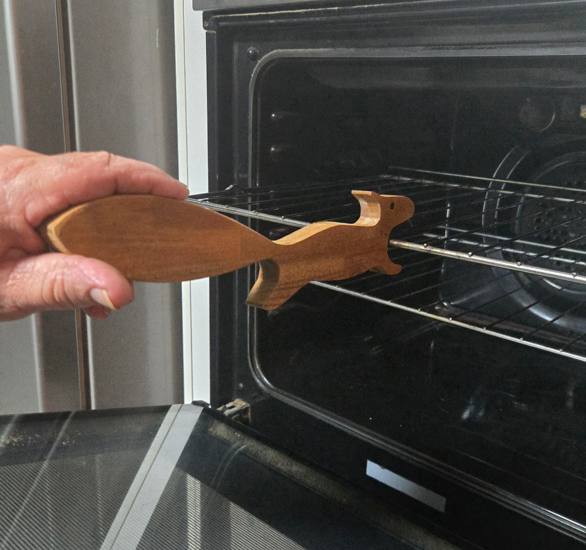 Oven Buddy Squirrel Push Pull Stick Kitchen Gadget – Oztima Grazing Boards